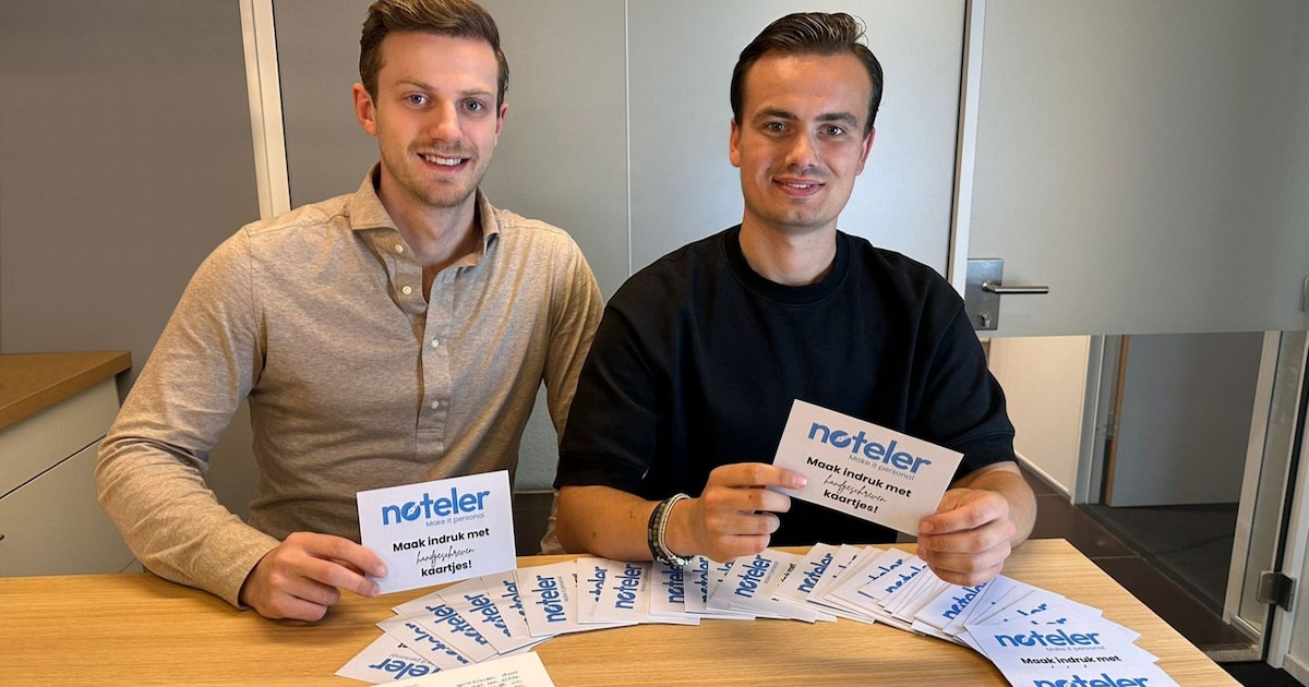 Robotarmen achter handgeschreven kaartjes. ‘Klanten waarderen ...
